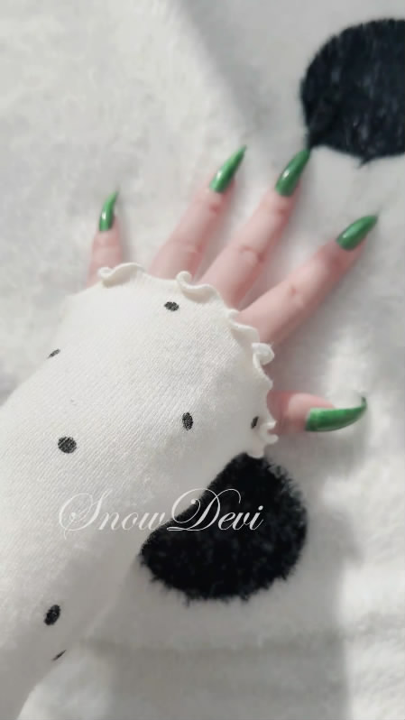 snowdevi nails